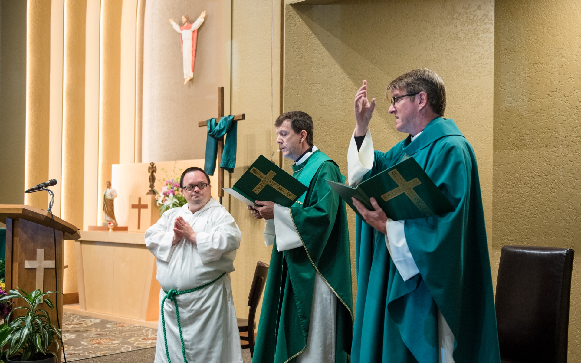 Photo Gallery - Holy Communion